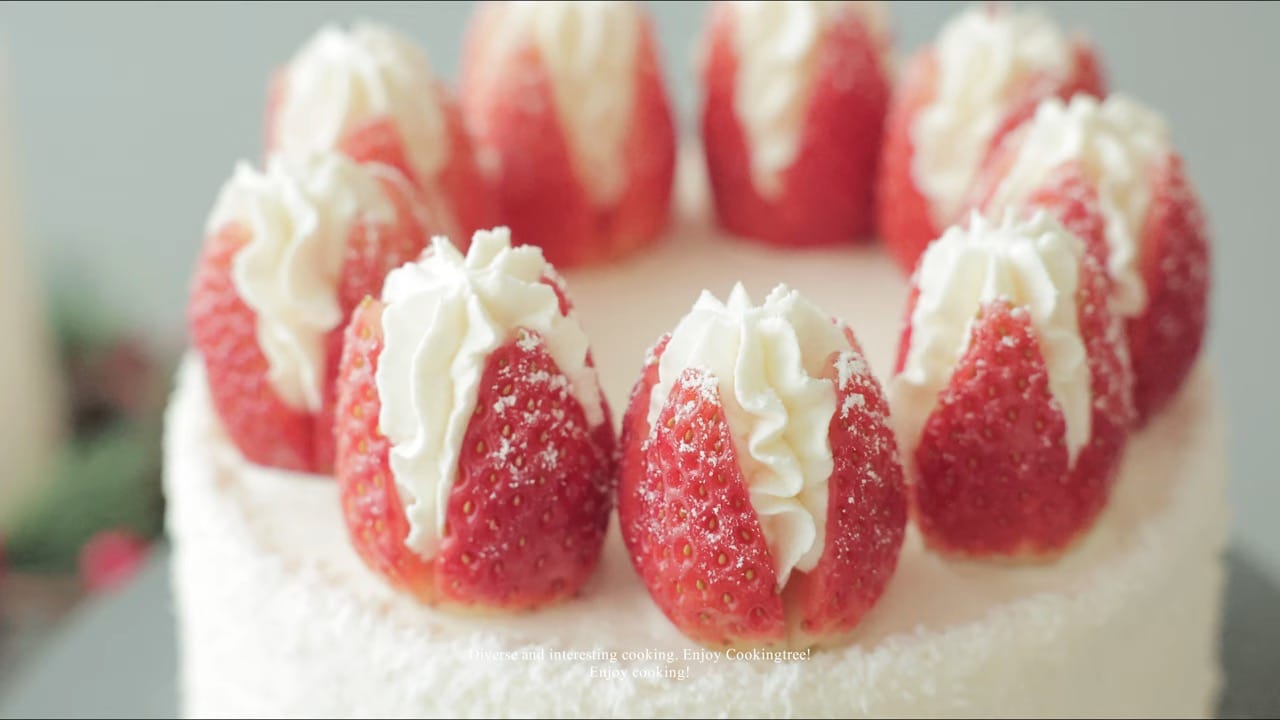 Christmas Strawberry Red Velvet Cake Recipe - Cooking Tree