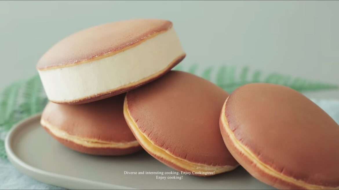Custard Cream Dorayaki Recipe (Japanese Pancake) - Cooking Tree