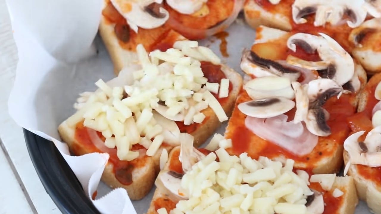 how to make Pizza toast Bread Pizza toast recipe