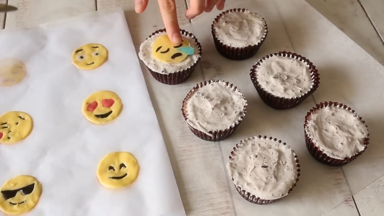 How to Make Emoji Oreo Cream Cheese Muffins