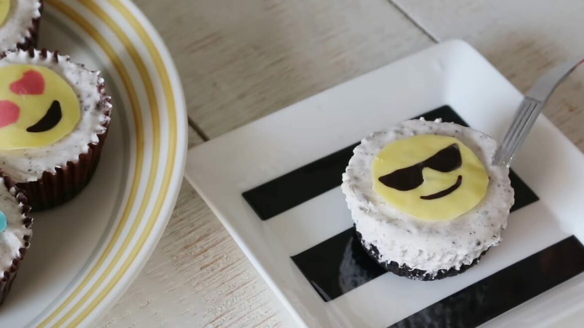 How to Make Emoji Oreo Cream Cheese Muffins