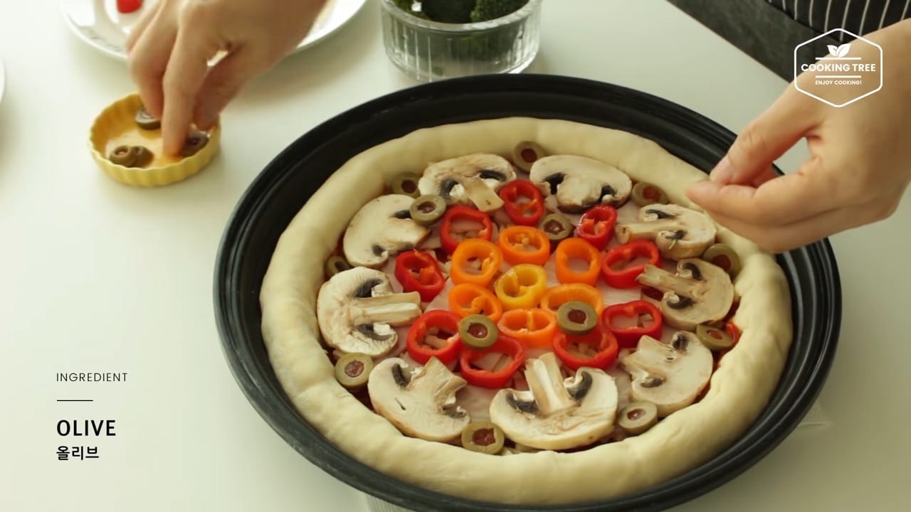 How to make Cheese Stuffed Crust Pizza
