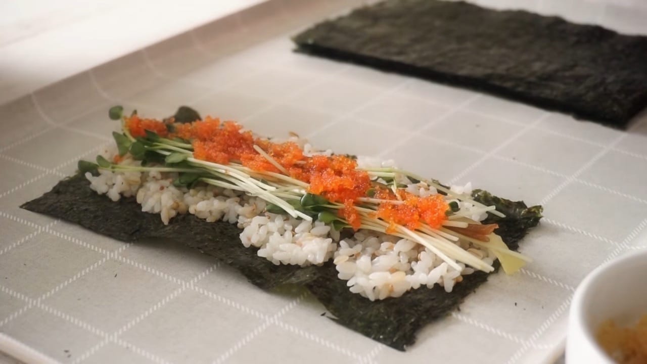 How to make Flying Fish Roe Mini Gimbap Kimbap