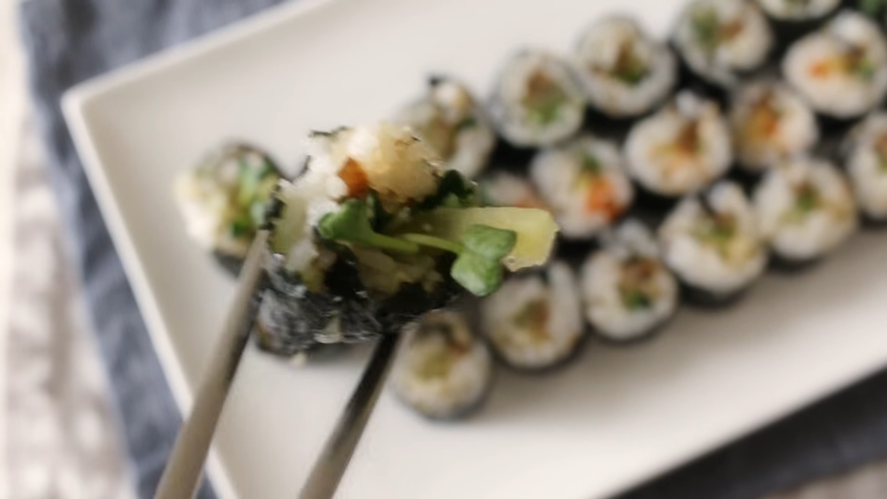 How to make Flying Fish Roe Mini Gimbap Kimbap