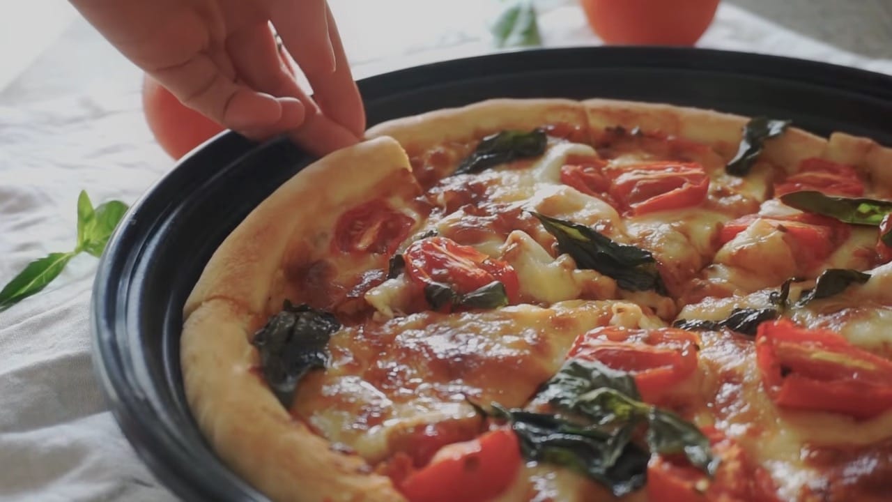 How to make Homemade Tomato Basil Pizza