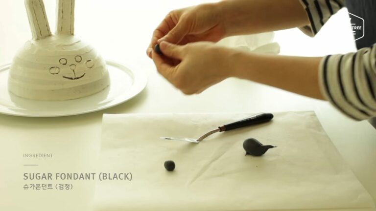 How to make LINE Cony character cake