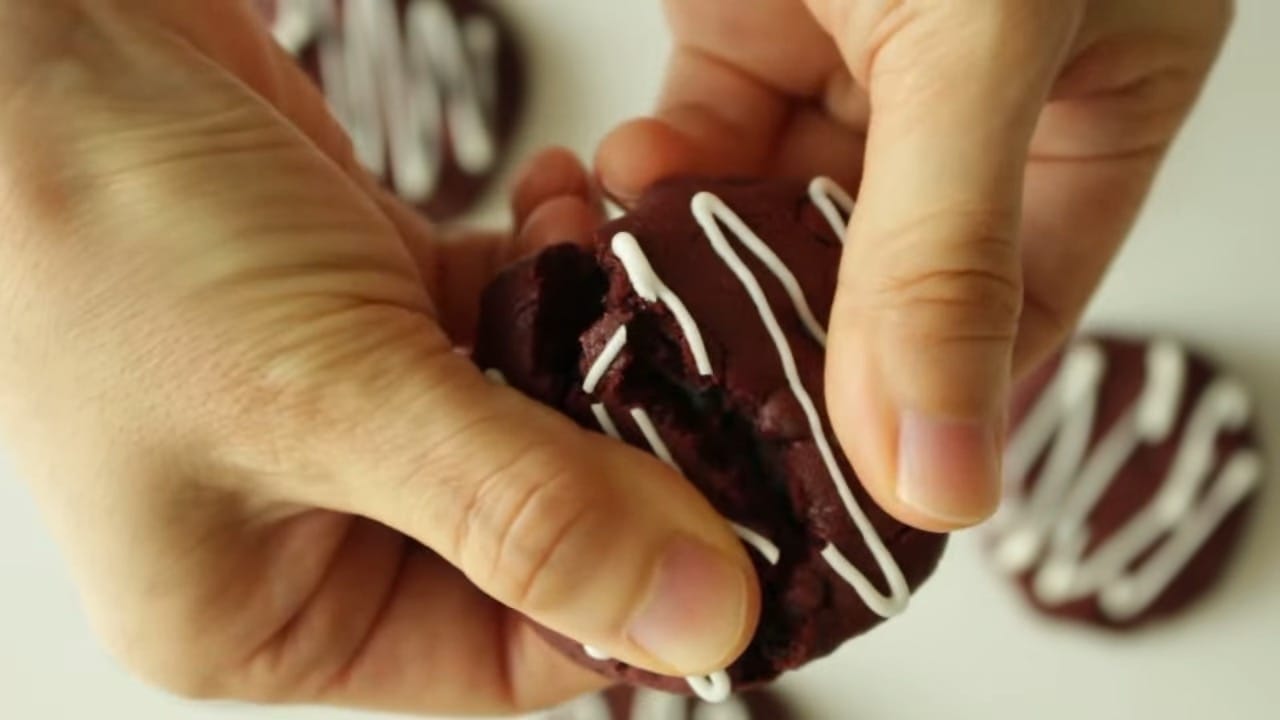 How to make Oreo stuffed red velvet cookies