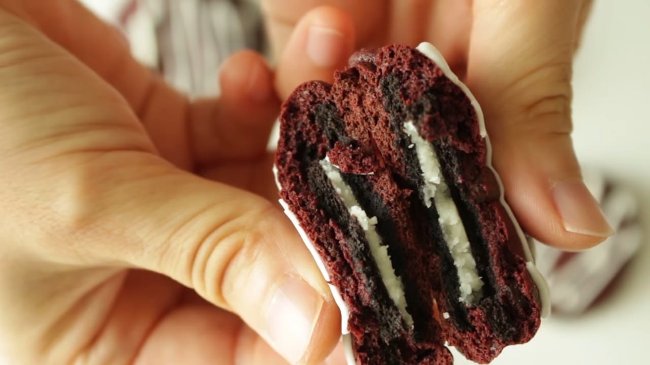 How to make Oreo stuffed red velvet cookies