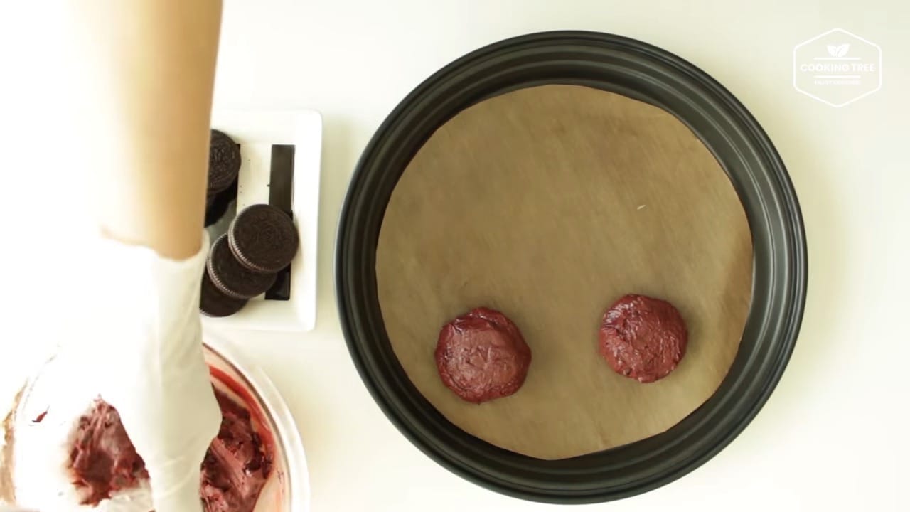 How to make Oreo stuffed red velvet cookies