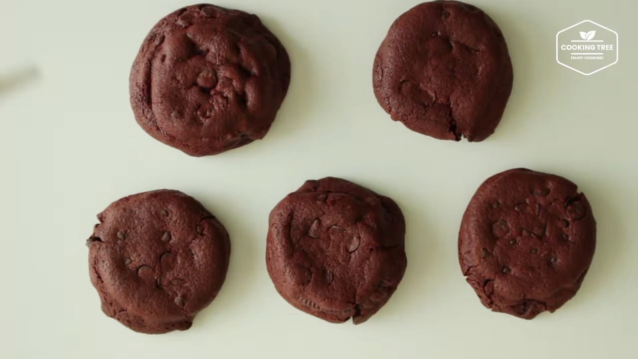 How to make Oreo stuffed red velvet cookies