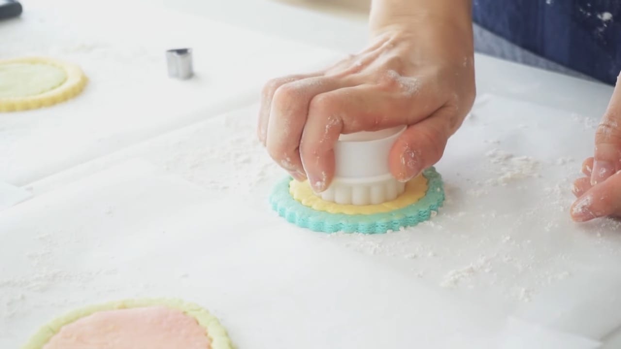 How to make Pastel Rainbow Ruffle cookies