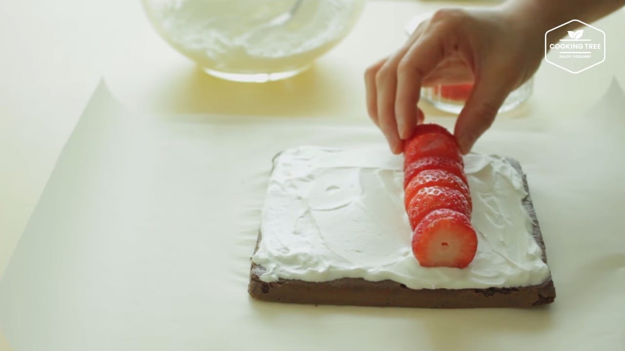 How to make Strawberry chocolate mini roll cake