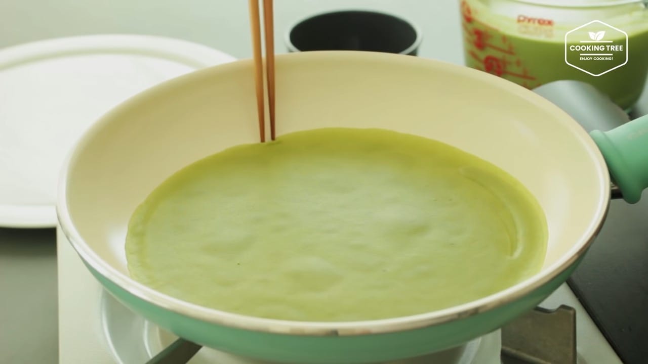 Strawberry green tea (Matcha) crepe cake Recipe