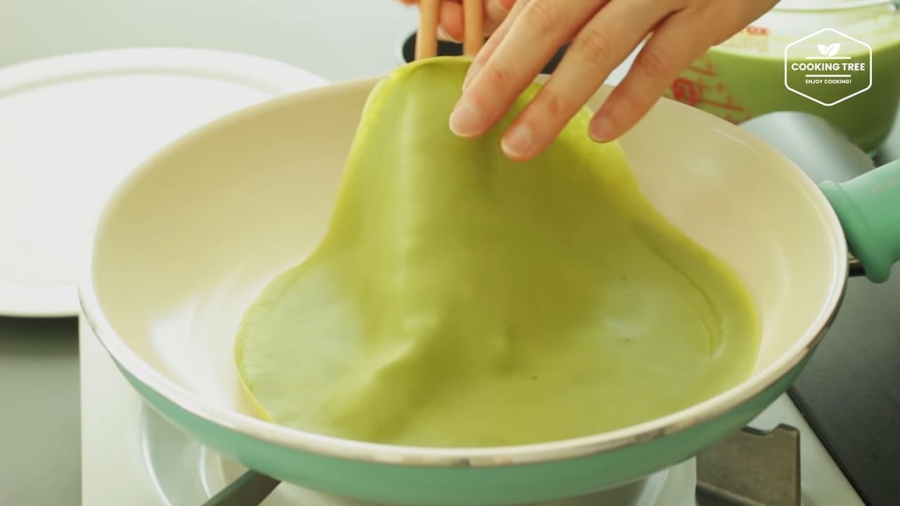 Strawberry green tea (Matcha) crepe cake Recipe