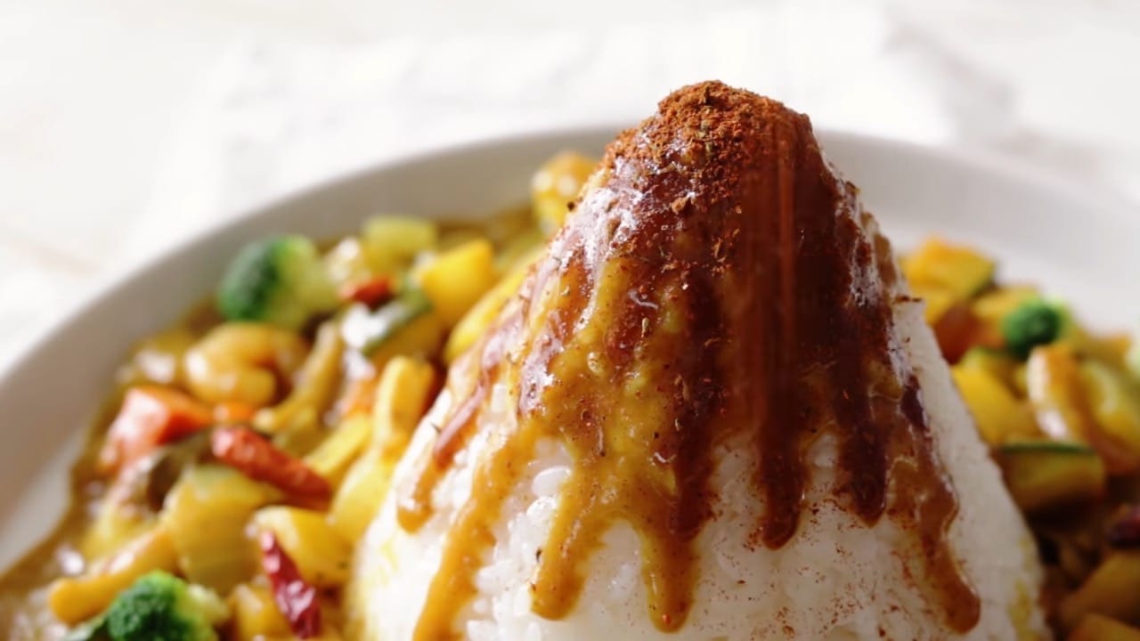 How to make Volcano seafood curry