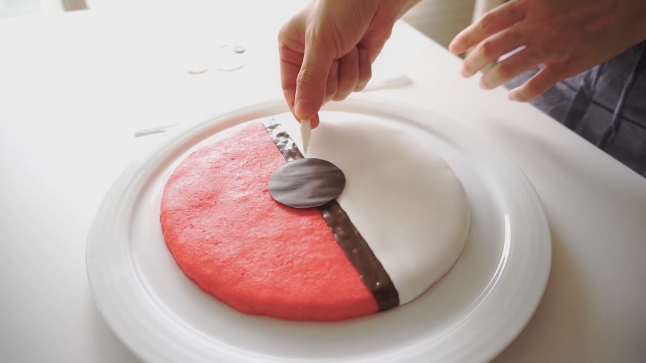 How to make Pokemon GO! Giant PokeBall (Icing cookies)