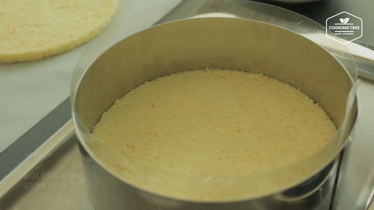 Golden kiwi cake Recipe