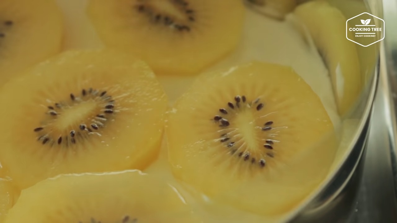 Golden kiwi cake Recipe