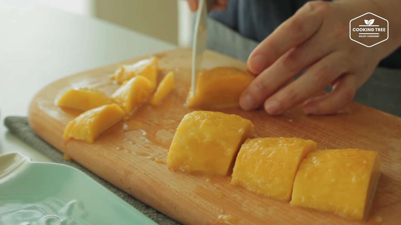 Hong kong style Mango pancake (Mango crepe)