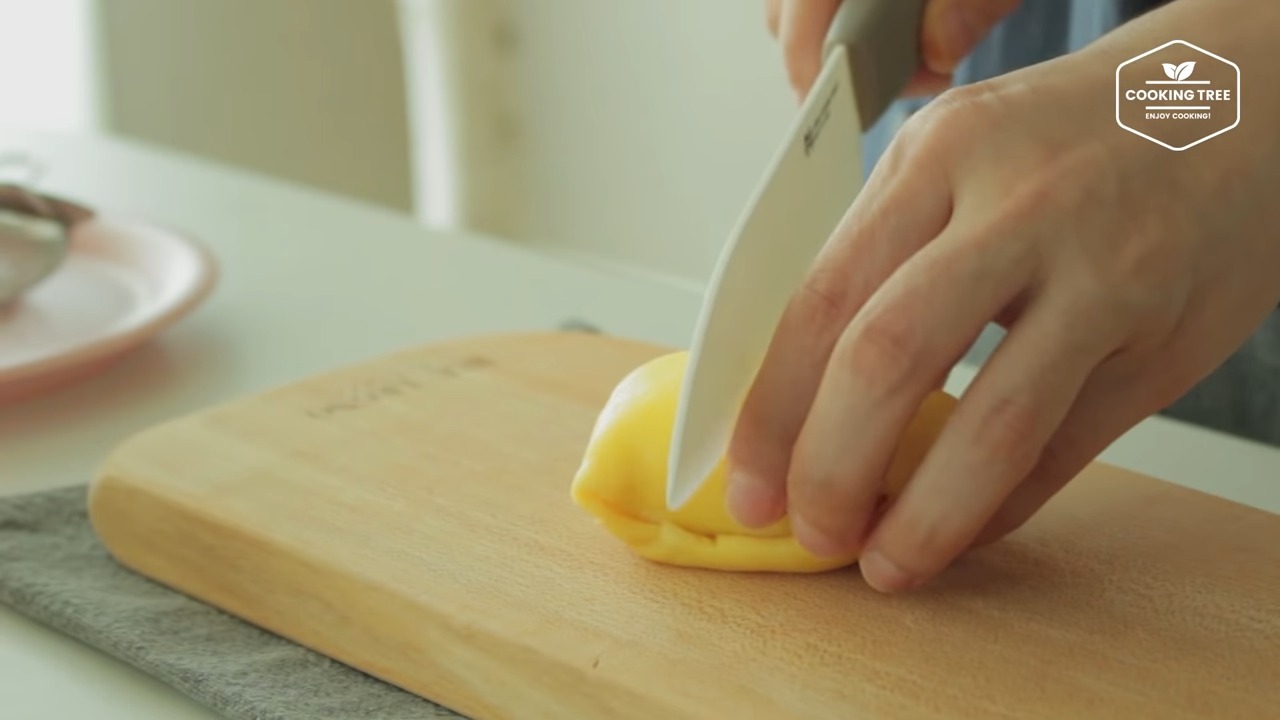 Hong kong style Mango pancake (Mango crepe)