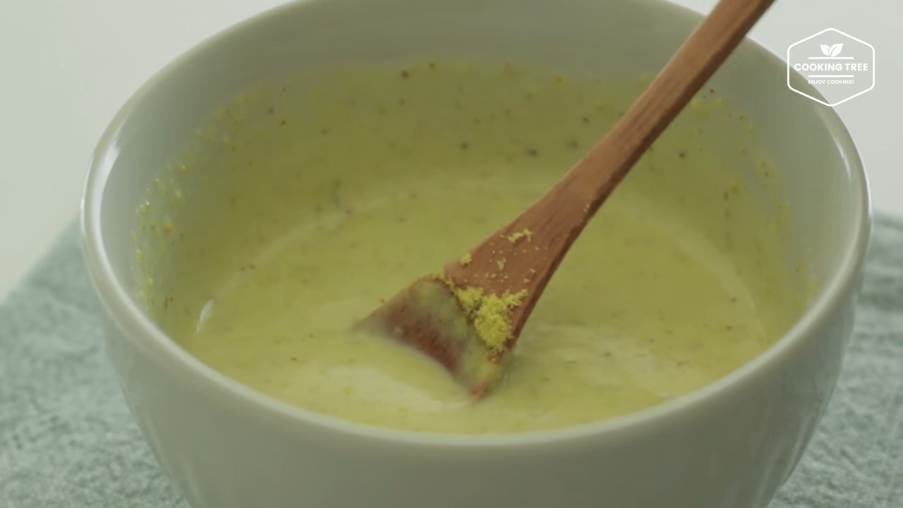 Pistachio cream cheese mousse cake Recipe