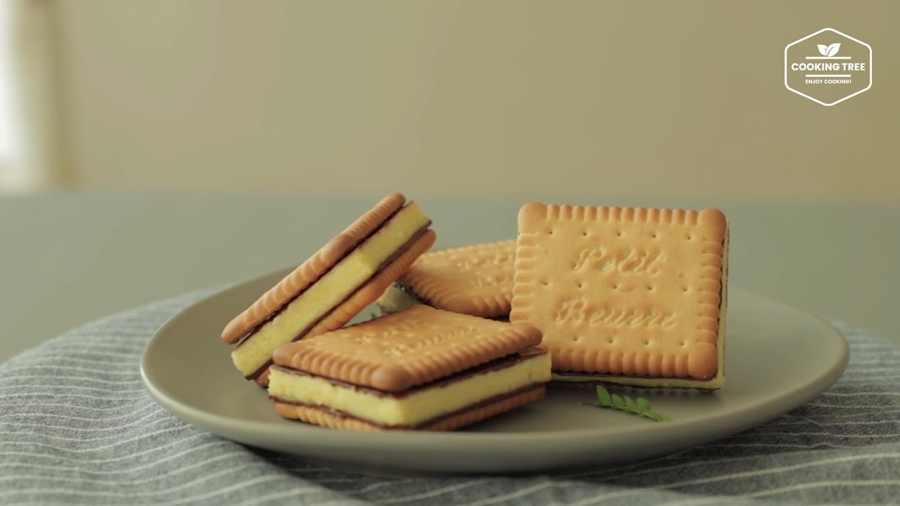 Cheese cake biscuit sandwich Recipe