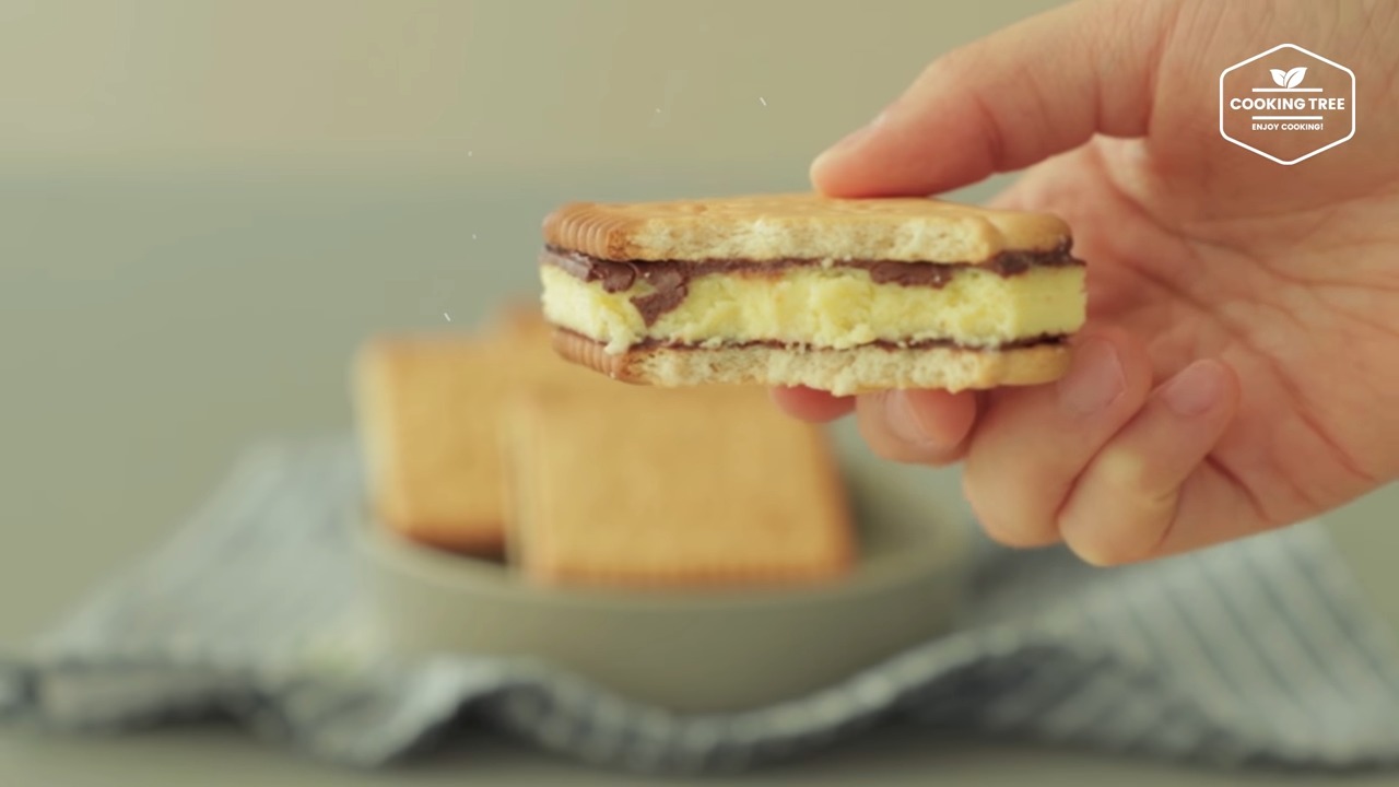 Cheese cake biscuit sandwich Recipe