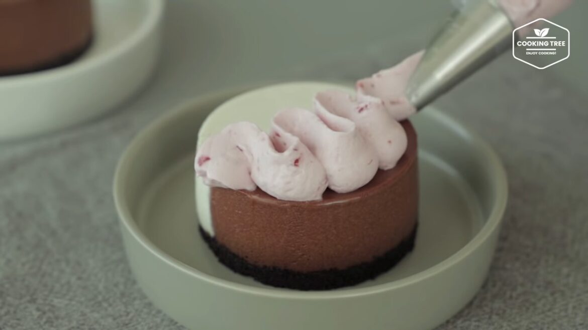 Chocolate & vanilla double mousse cake Recipe