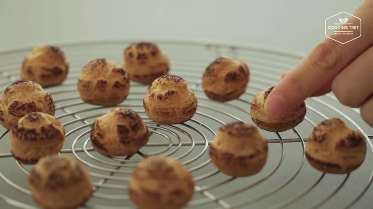 Cocoa meringue choux Cream puffs Recipe