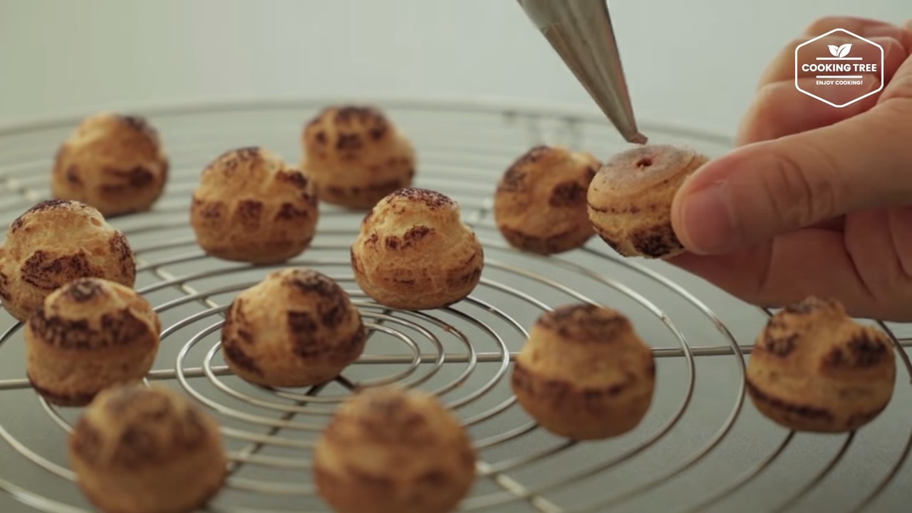 Cocoa meringue choux Cream puffs Recipe