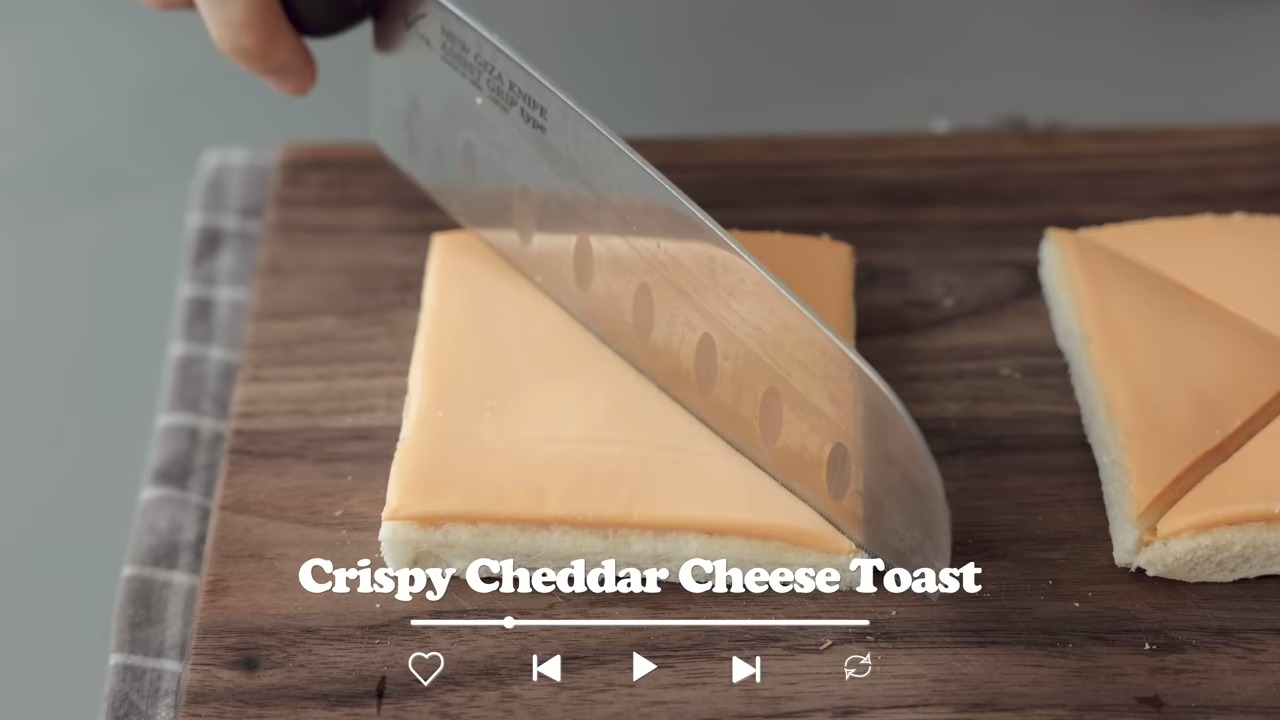 Crispy Cheddar Cheese Toast Recipe - Cooking Tree