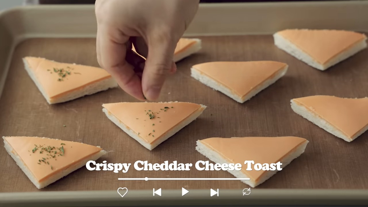Crispy Cheddar Cheese Toast Recipe - Cooking Tree