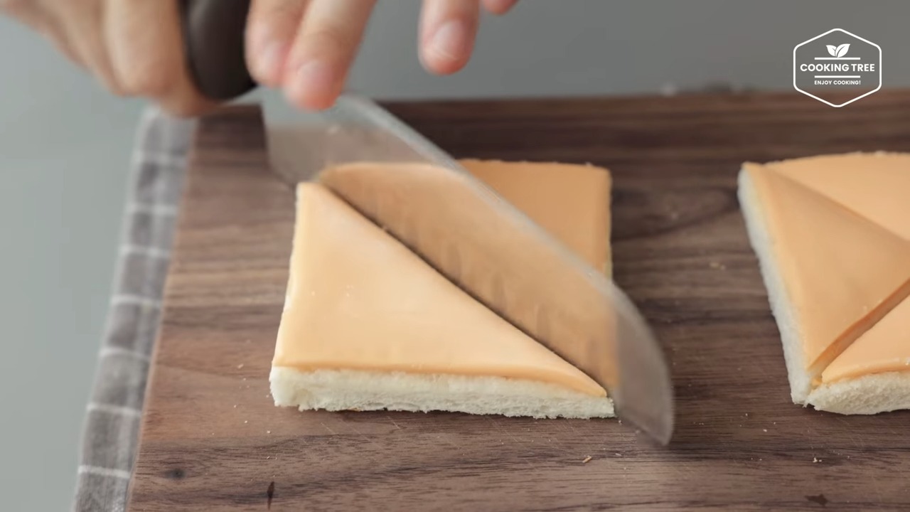 Crispy Cheddar Cheese Toast Recipe - Cooking Tree