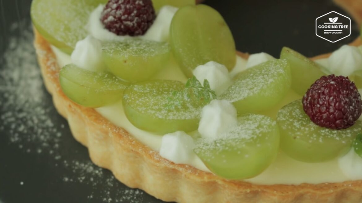 Green grape wreath tart Recipe