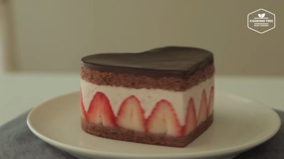 Heart strawberry chocolate cake Recipe