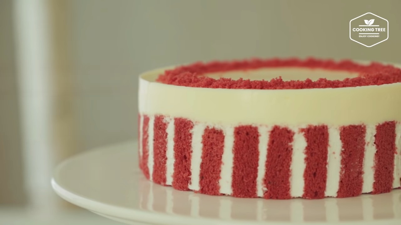 Red velvet strawberry cake Recipe