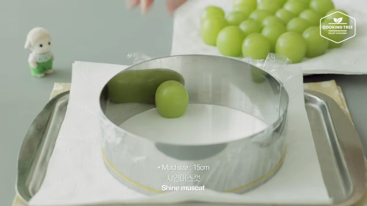 Shine Muscat (Green Grape) Cake Recipe - Cooking Tree