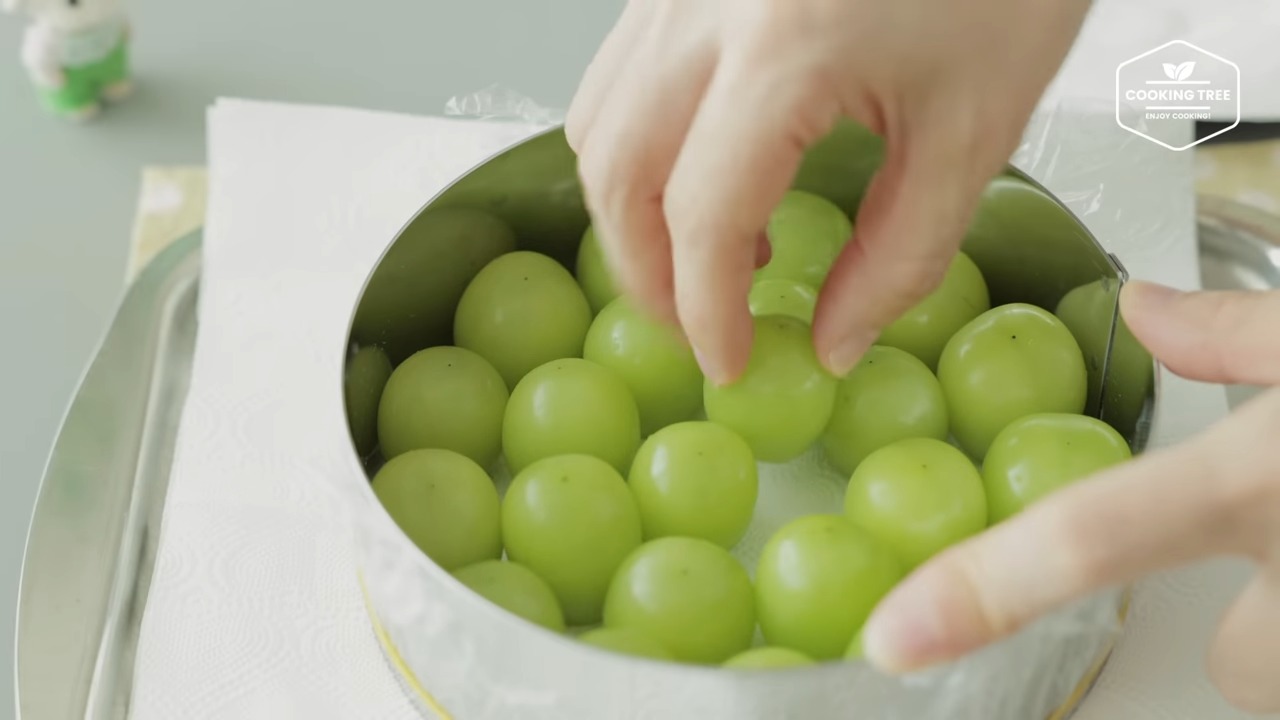 Shine Muscat (Green Grape) Cake Recipe - Cooking Tree