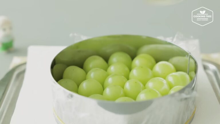 Shine Muscat (Green Grape) Cake Recipe | Cooking Tree