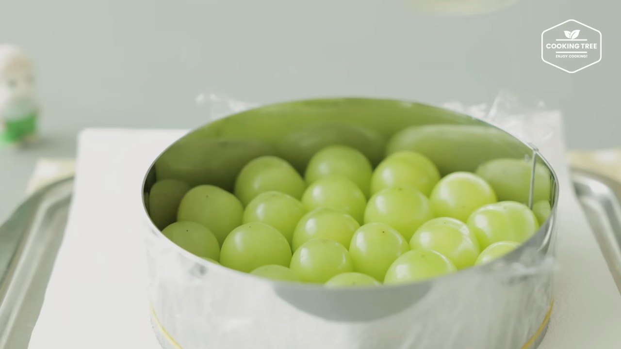 Shine Muscat (Green Grape) Cake Recipe - Cooking Tree