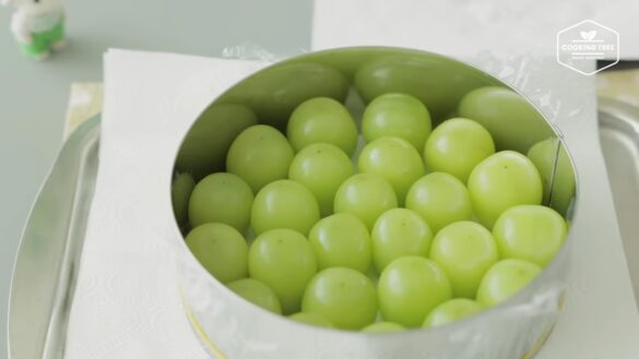 Shine Muscat (Green Grape) Cake Recipe | Cooking Tree