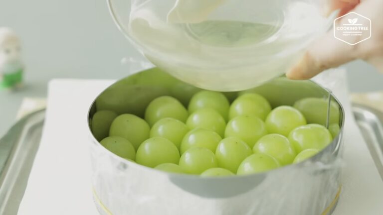 Shine Muscat (Green Grape) Cake Recipe - Cooking Tree