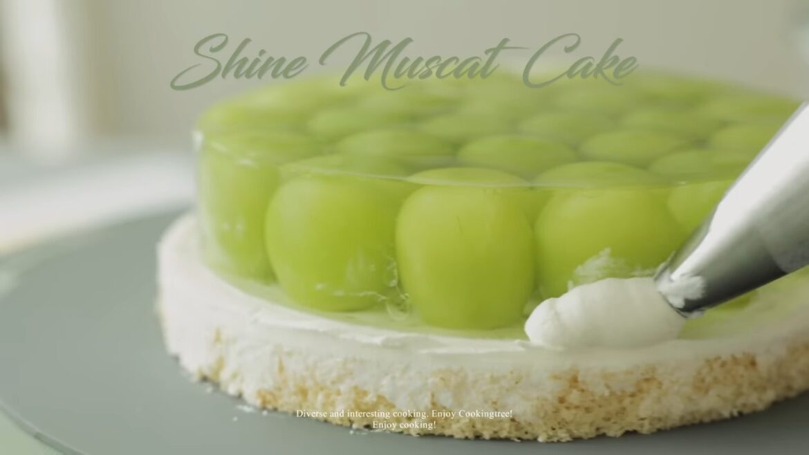 Shine Muscat (Green Grape) Cake Recipe - Cooking Tree