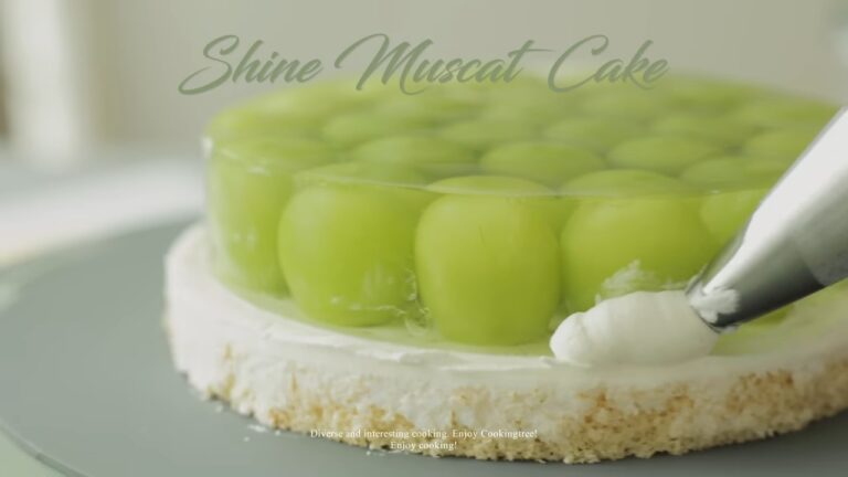 Shine Muscat (Green Grape) Cake Recipe - Cooking Tree