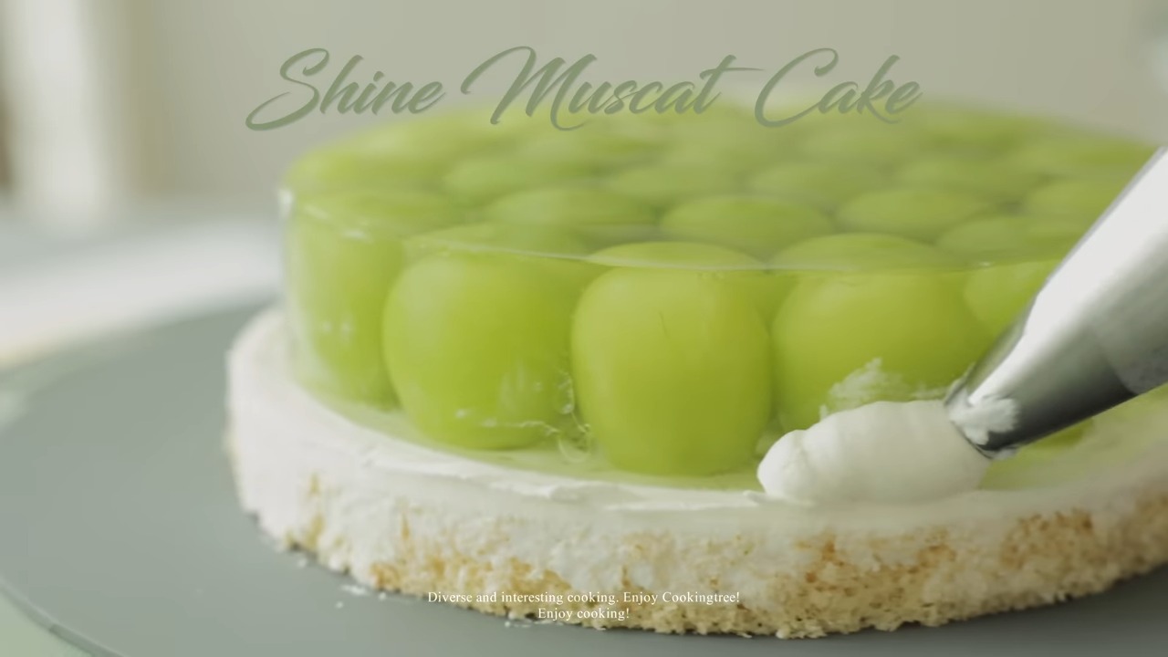 Shine Muscat (Green Grape) Cake Recipe - Cooking Tree