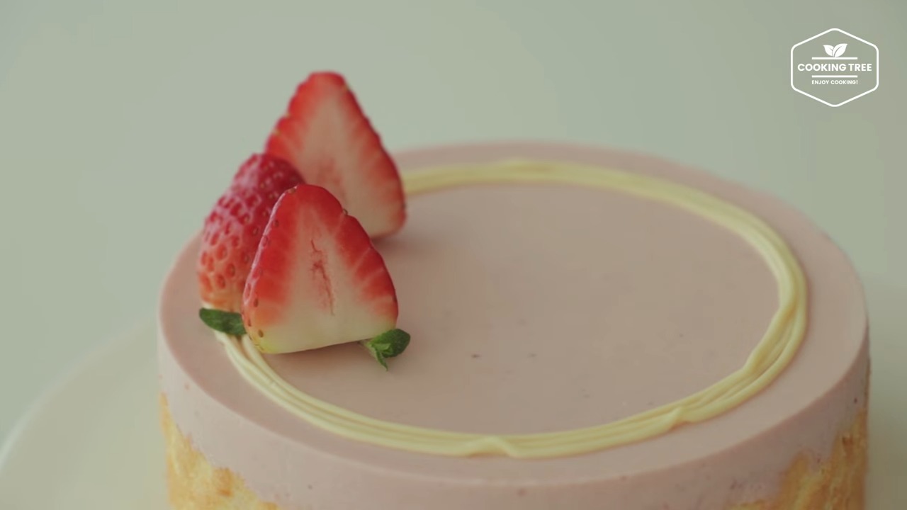 Strawberry charlotte cake Recipe