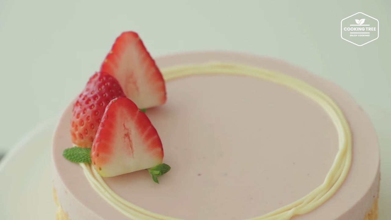 Strawberry charlotte cake Recipe