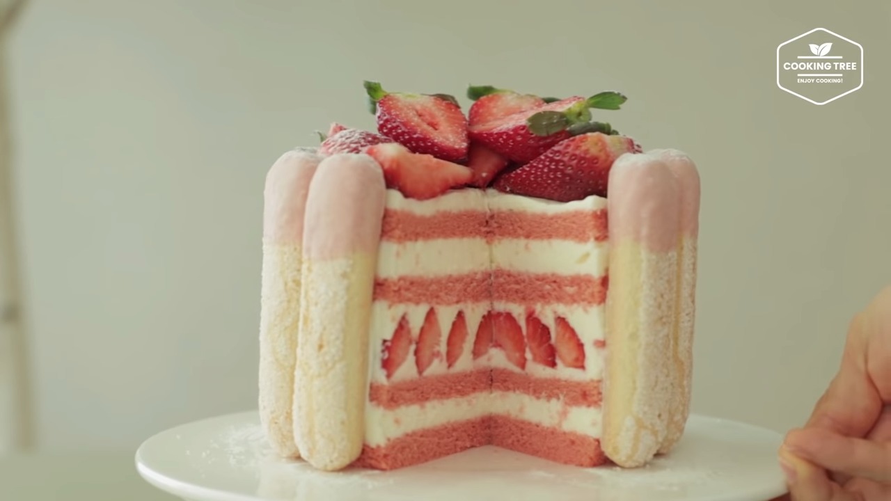 Strawberry charlotte cake Recipe
