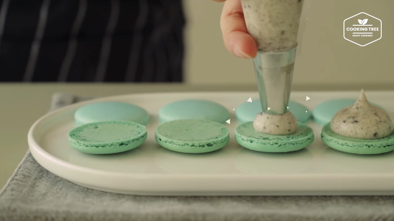 Swiss meringue Oreo Macaron Recipe