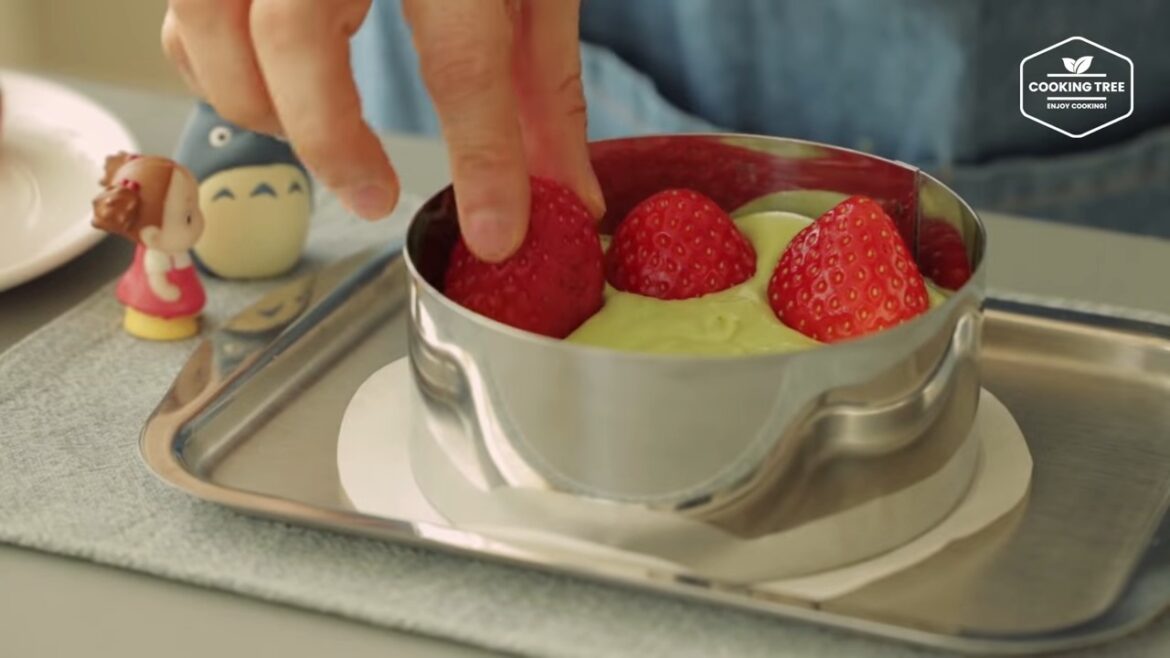 No-Bake Strawberry Green tea (Matcha) Cheesecake